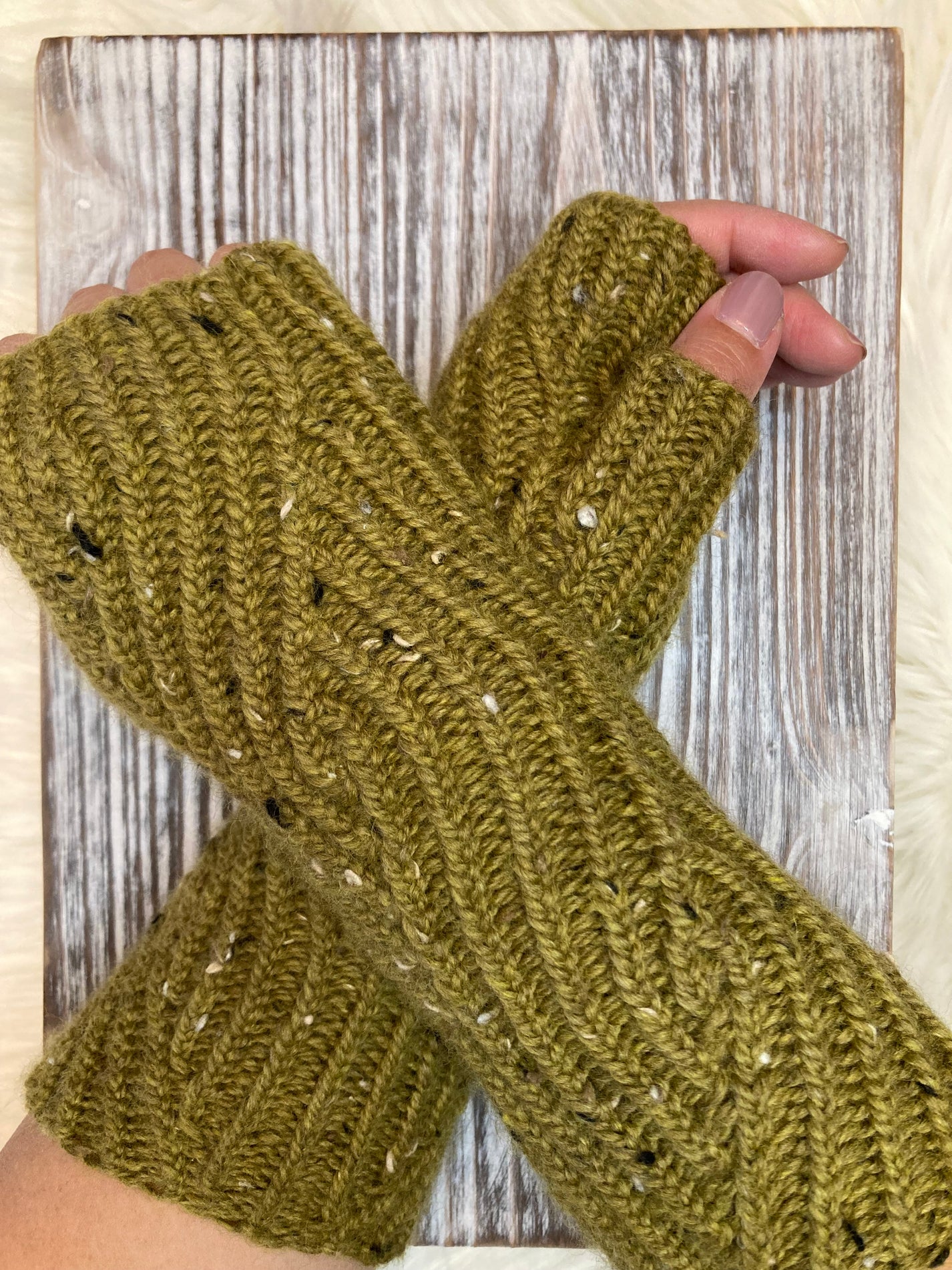 Incarcerous (Mitts) Knitting Pattern – Wanded Knit and Crochet